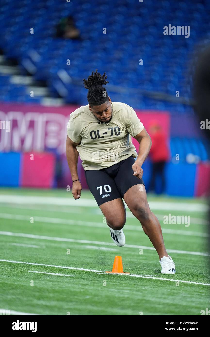 Penn State offensive lineman Caedan Wallace runs a drill at the NFL ...