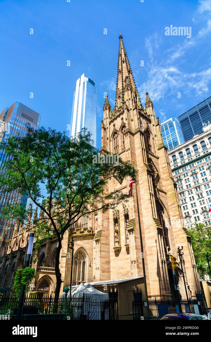 Trinity Church in the Financial District of Lower Manhattan in New York ...