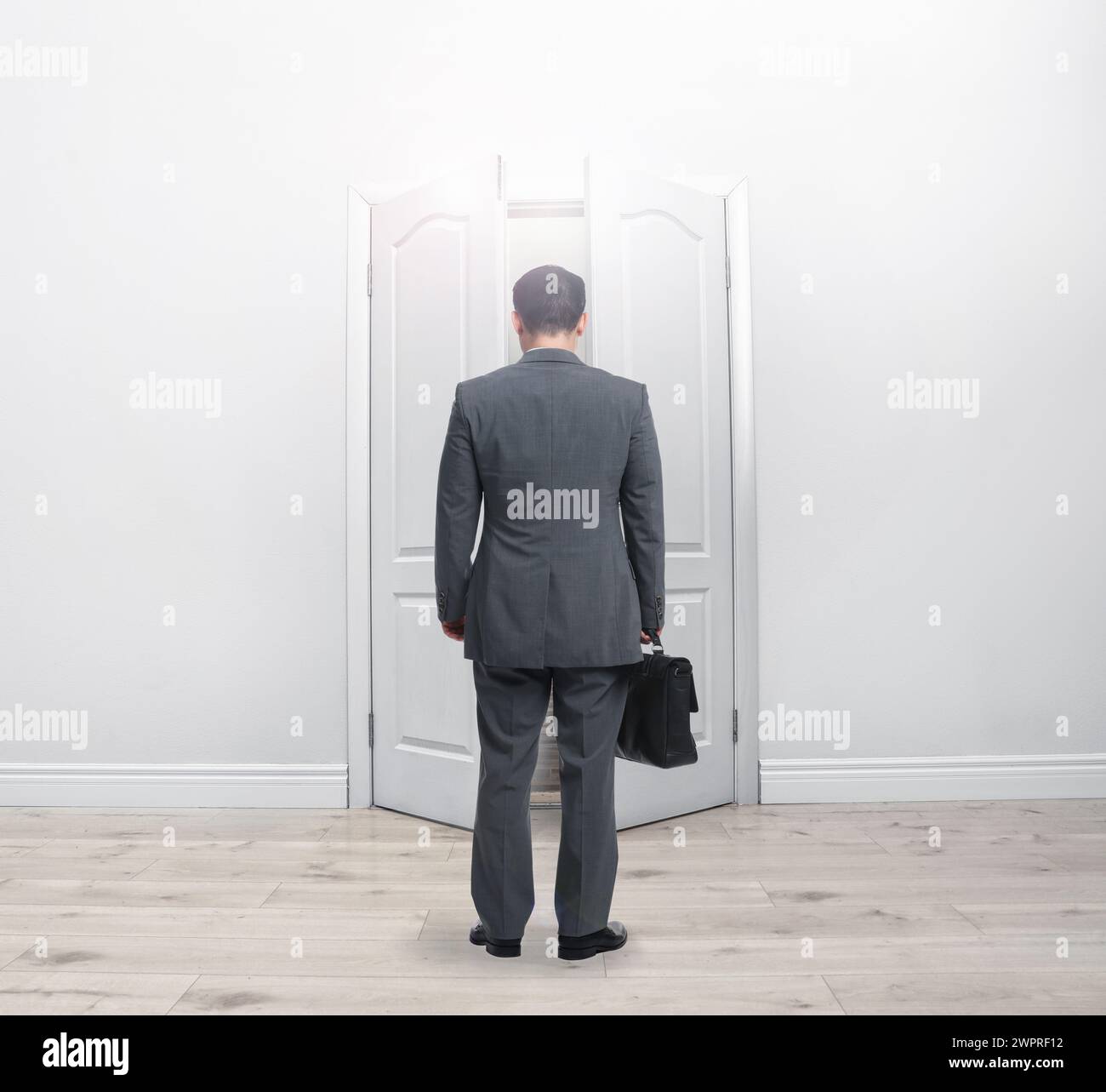 Male door open hotel room hi-res stock photography and images - Alamy