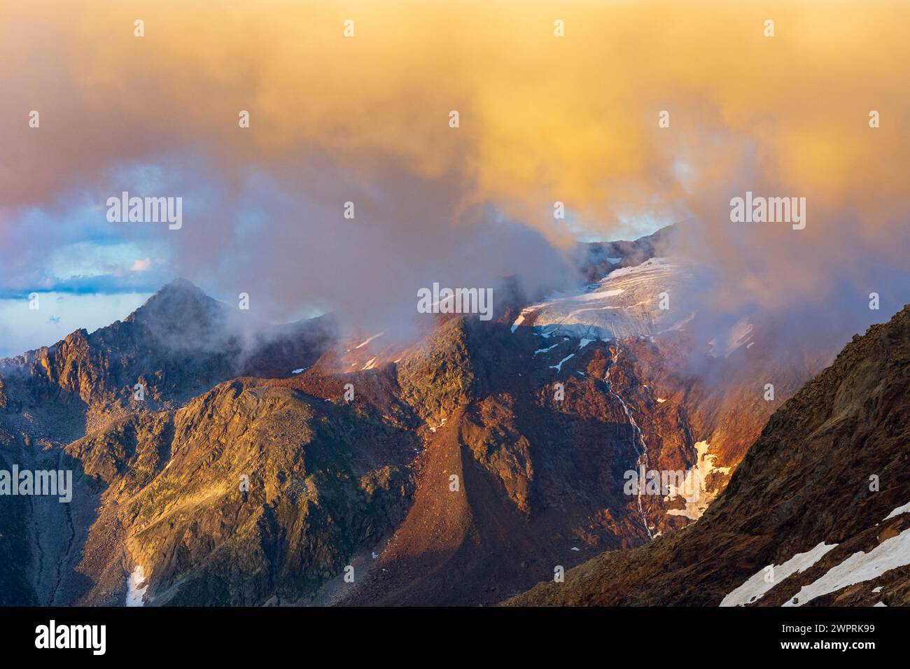 Stubaier Alpen (Stubai Alps): glacier Grübelferner below summit ...