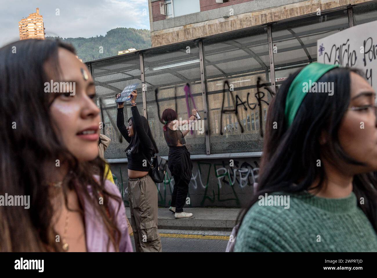Voice america building in hi-res stock photography and images - Alamy