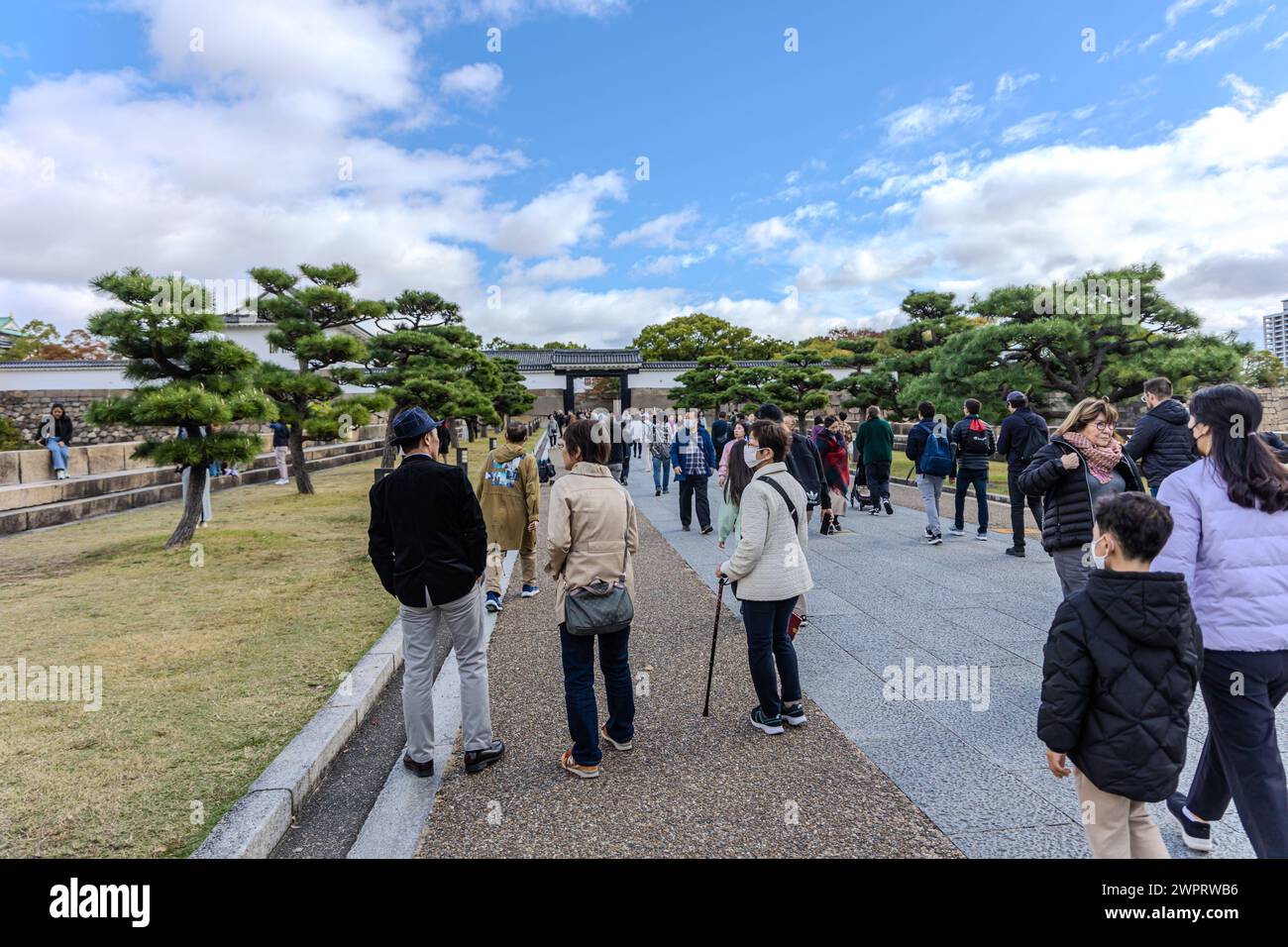 Group people visiting popular outdoor hi-res stock photography and ...