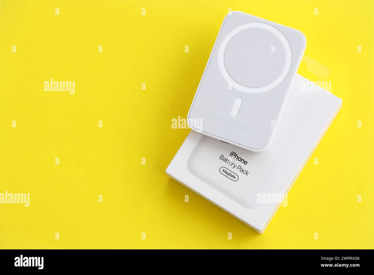 Apple magsafe battery pack hi-res stock photography and images - Alamy