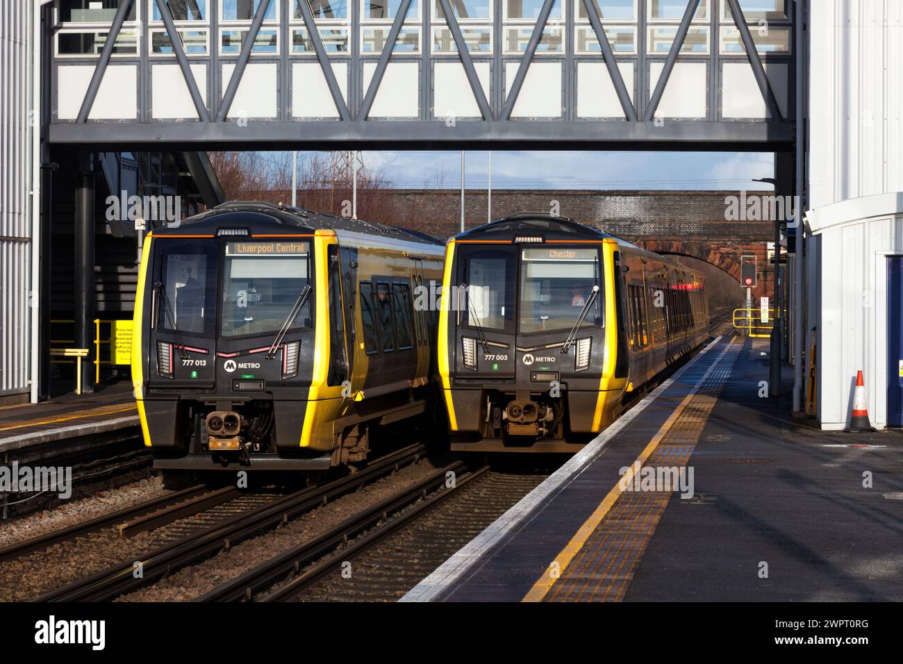 Third rail hi-res stock photography and images - Alamy