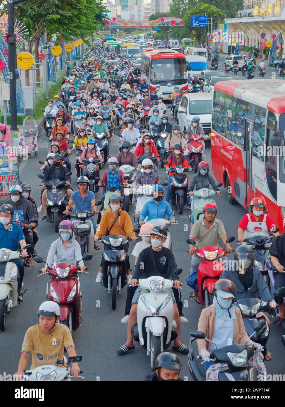 Vietnam motorbikes saigon hi-res stock photography and images - Alamy