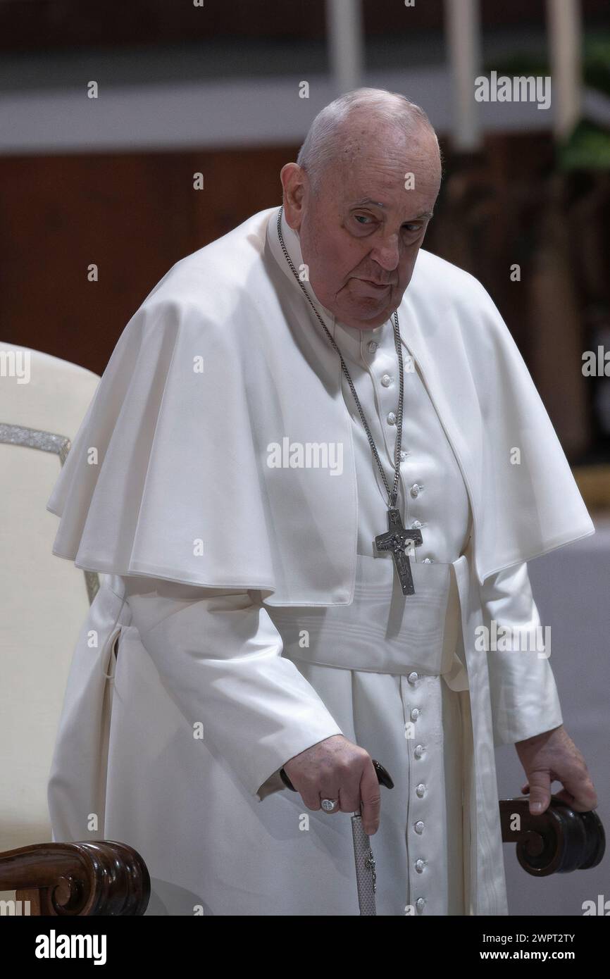 Pope Francis visits the parish church of St. Pius V for the "24 hours ...