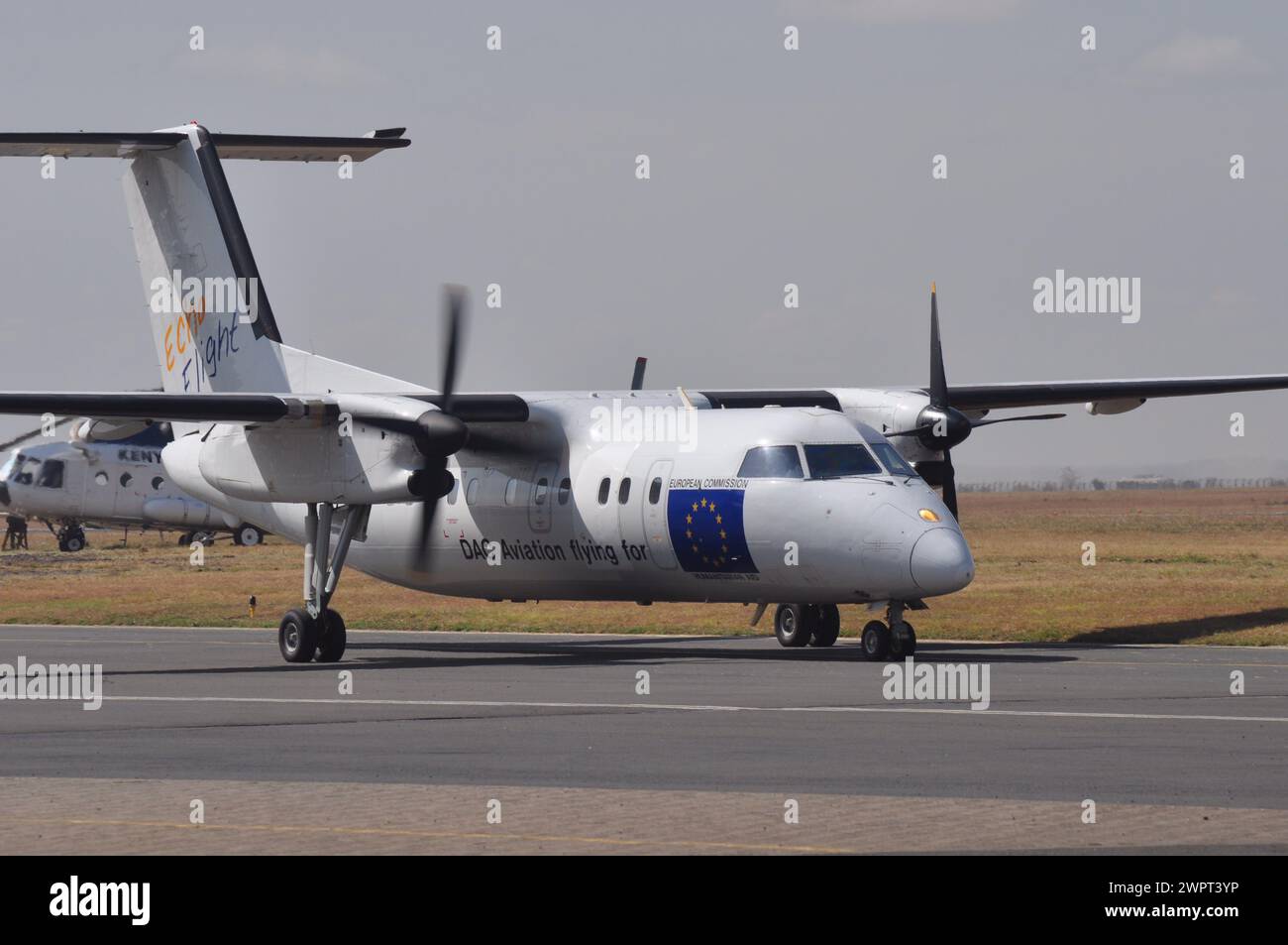 UN-Airplaine landing at Wilson Airport. UNO-FLugzeug landet auf dem ...