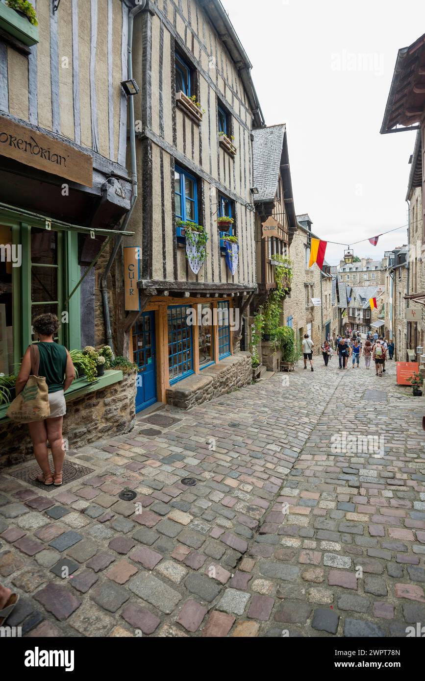French row houses hi-res stock photography and images - Alamy