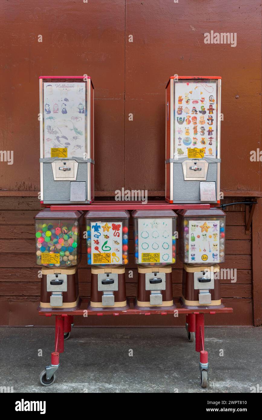 Gumball machine, vending machine, chewing gum, confectionery, childhood ...