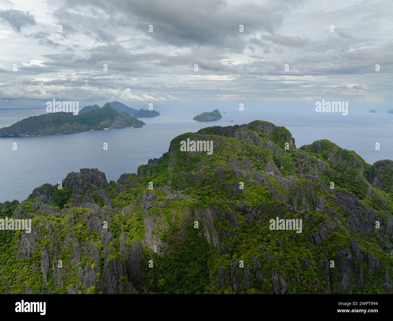 Miniloc Island with splendid rock formation. El Nido, Palawan ...