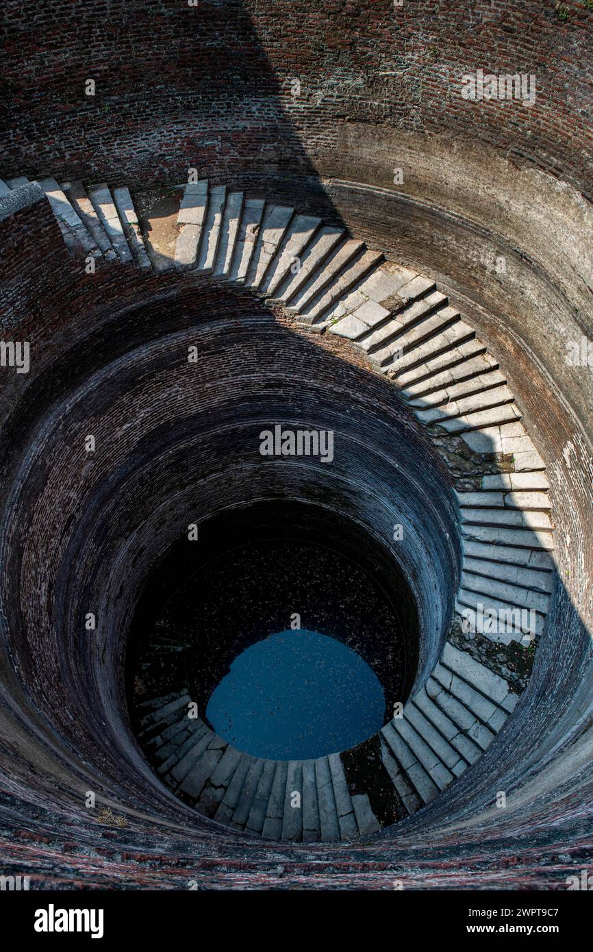 Helical Stepwell, Unesco site Champaner-Pavagadh Archaeological Park ...
