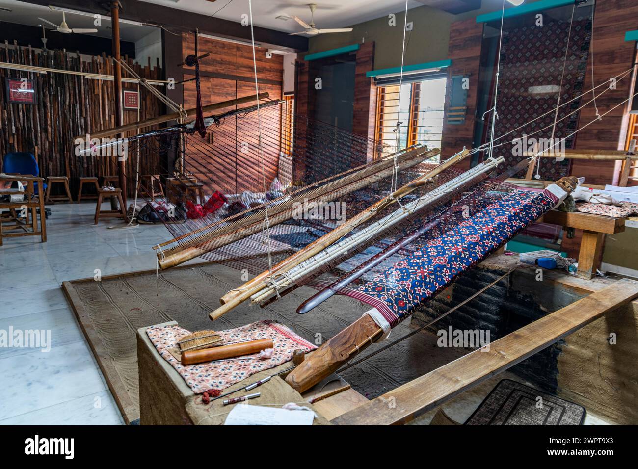 Patola double ikat silk weaving, Patan, Gujarat, India Stock Photo - Alamy