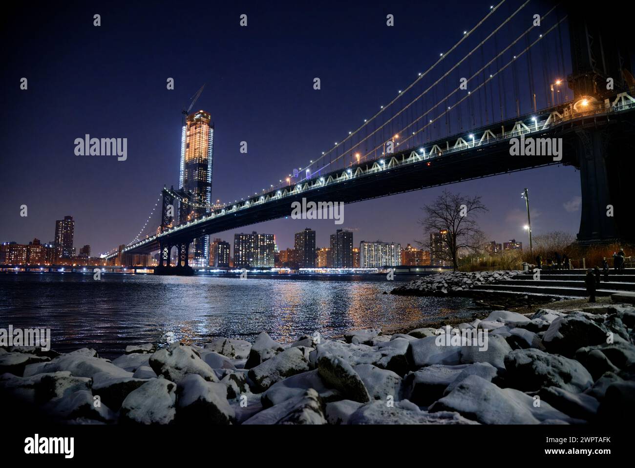 Manhattan skyline at night, city lights, Brooklyn Bridge and Manhattan ...