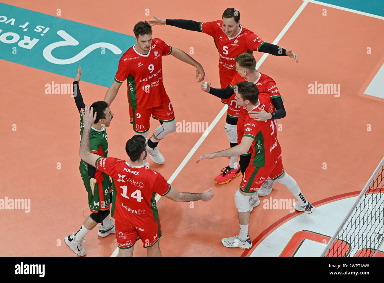 players of Maaseik with Tino Hanzic (9) of Maaseik, Landon Douglas ...
