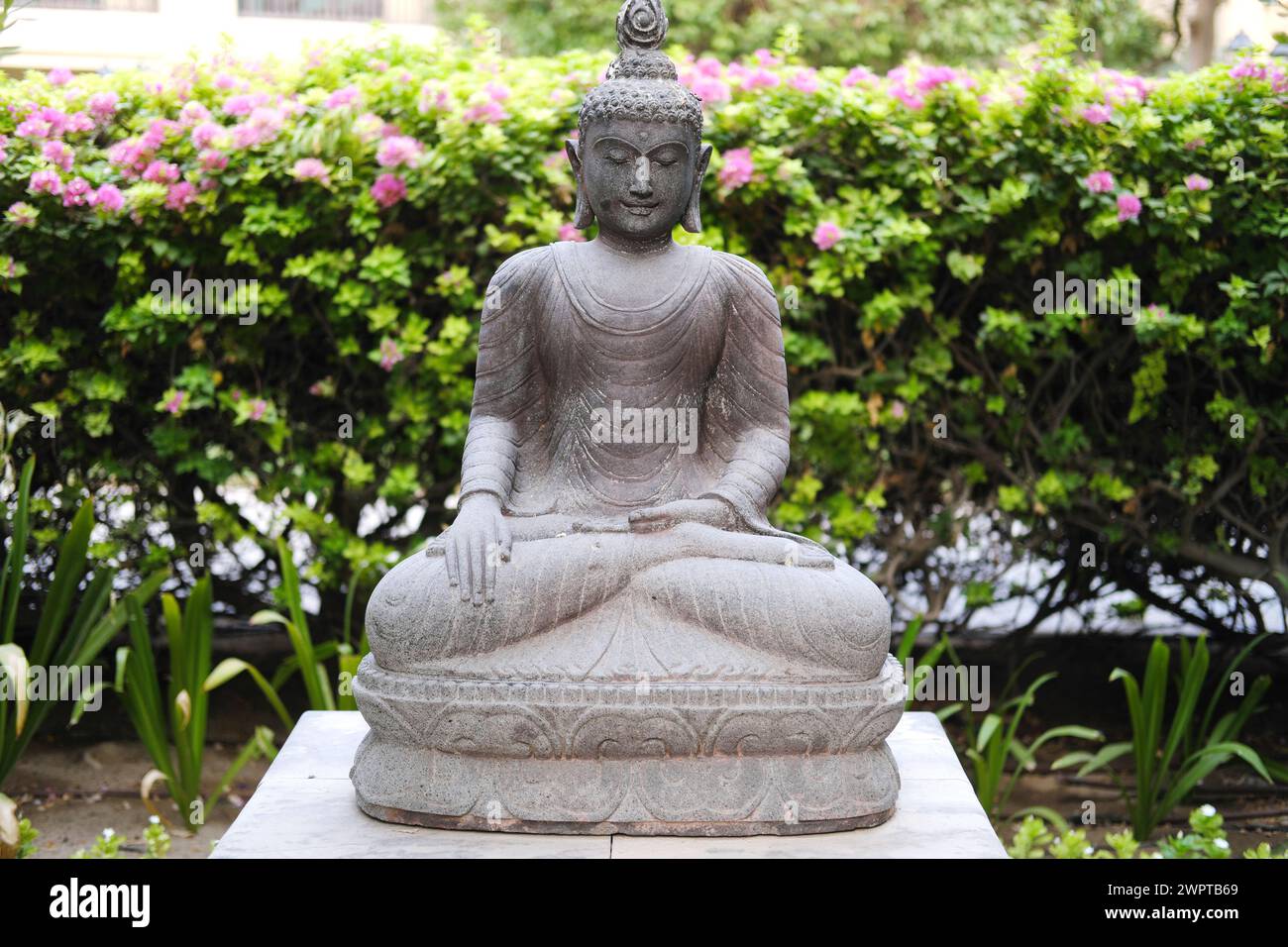 Classic diner statue hi-res stock photography and images - Alamy