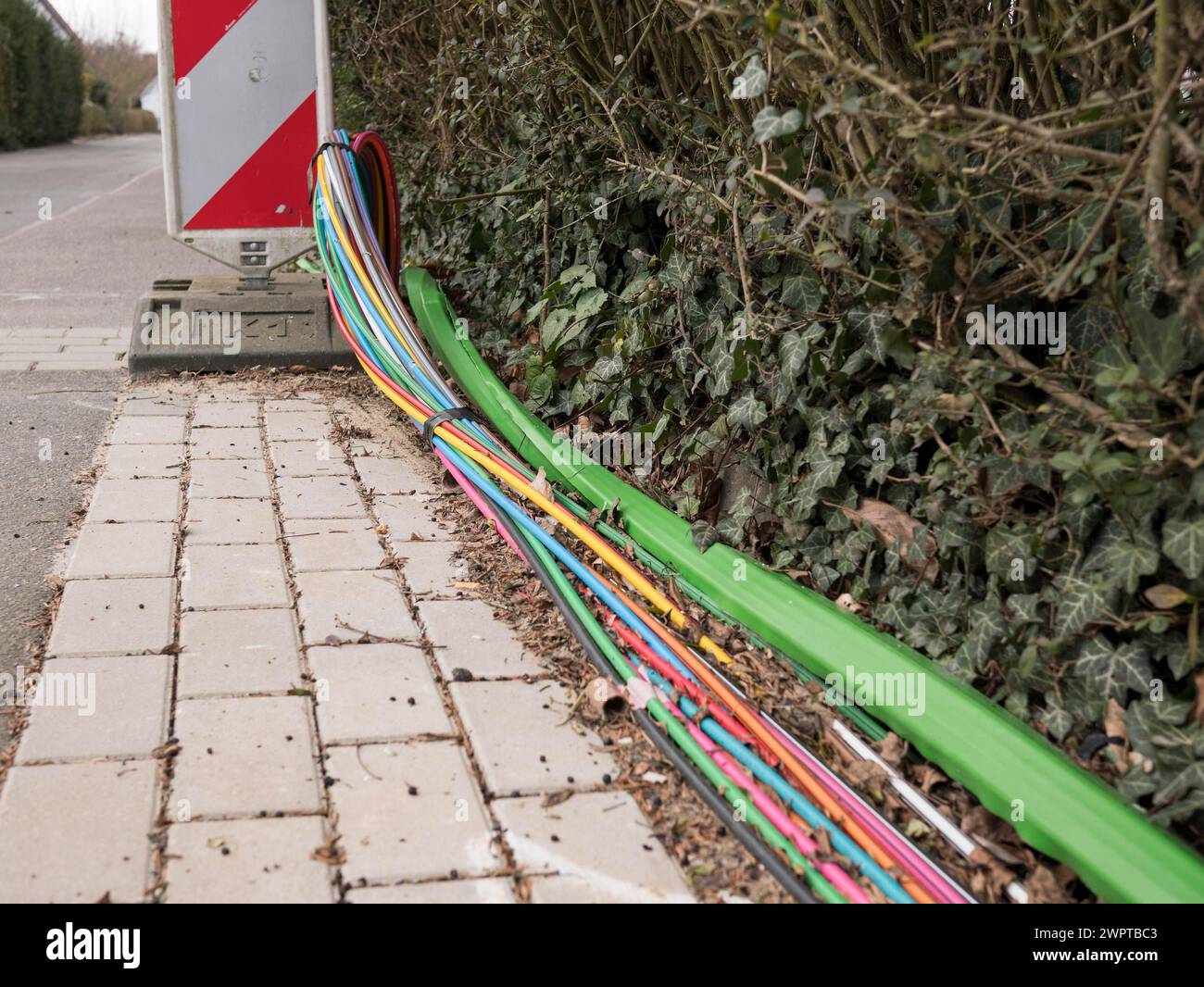 Fibre optic cable laying hi-res stock photography and images - Alamy