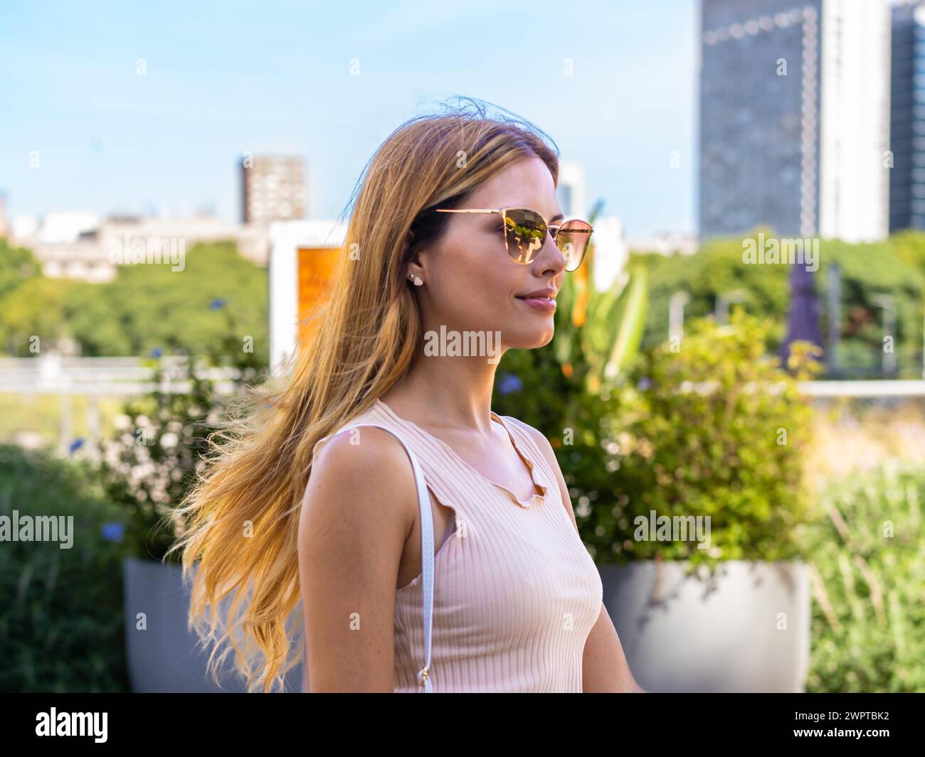 Three women talking while sitting on a sofa Stock Photo - Alamy