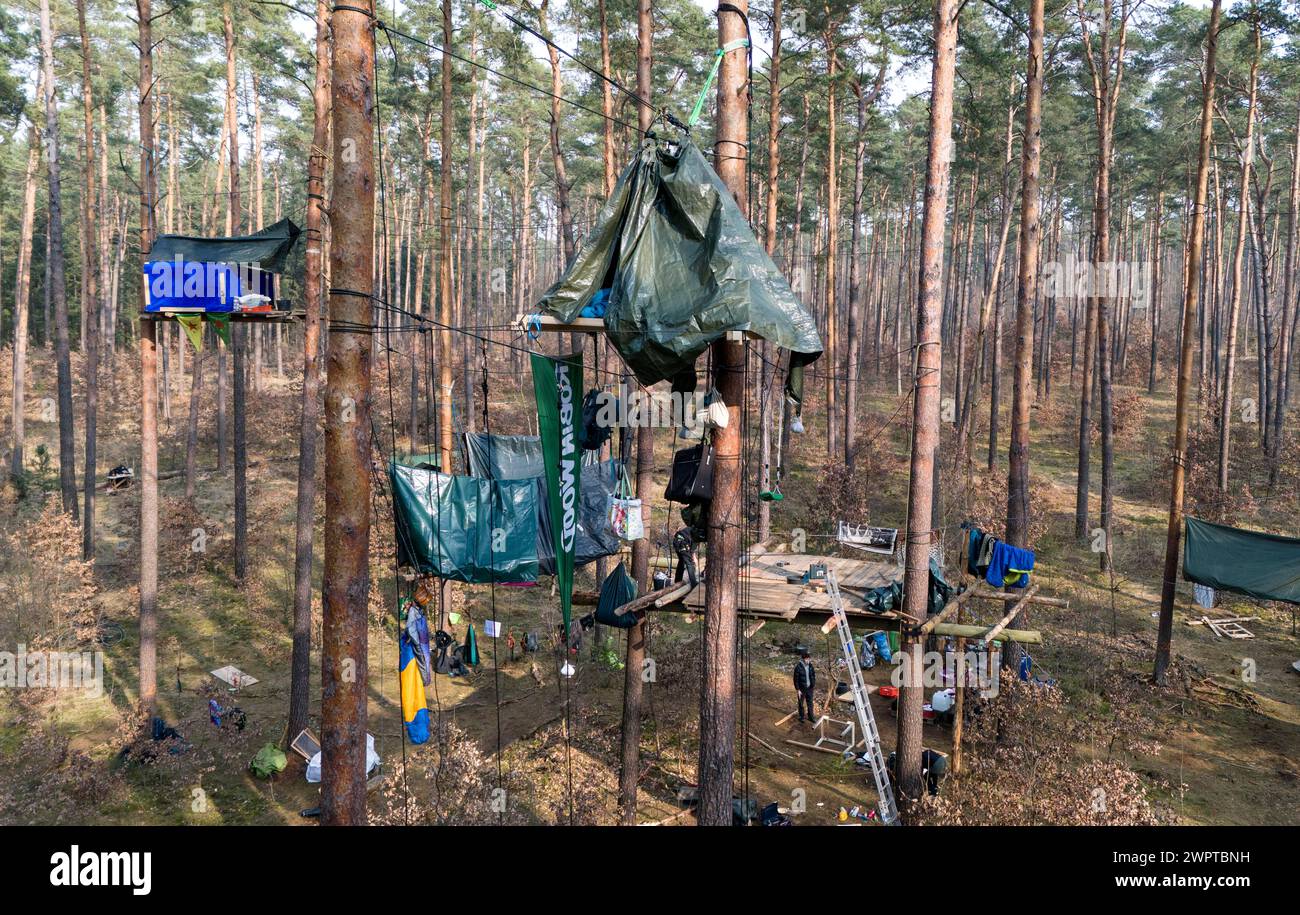 Tree houses in the forest near Gruenheide. The activist group Stop ...