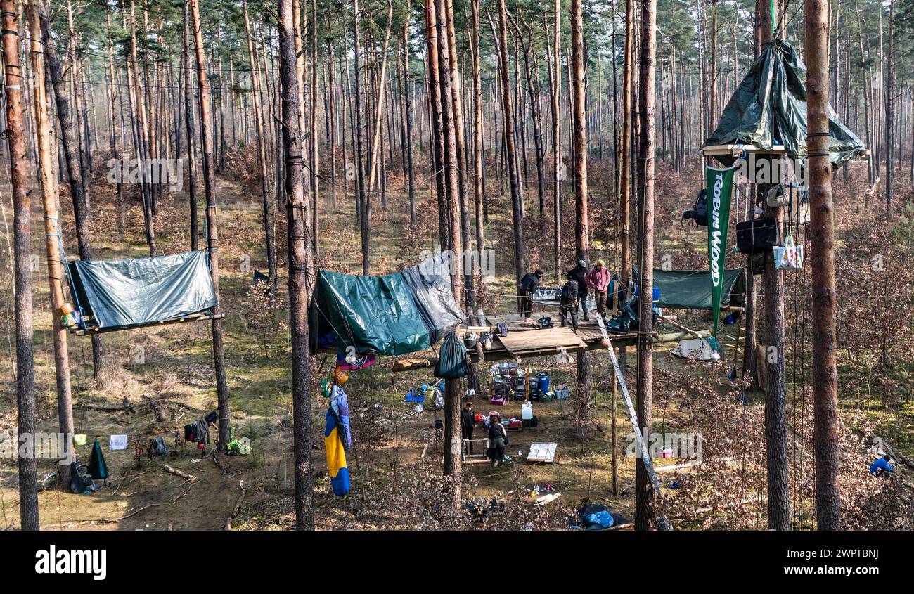 Tree houses in the forest near Gruenheide. The activist group Stop ...