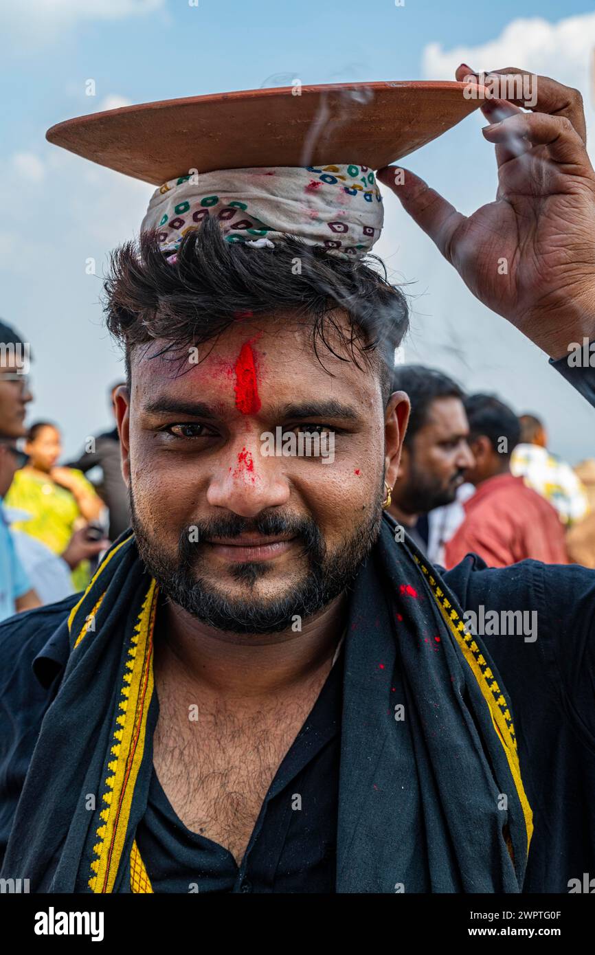 Pilgrim with burning coal, Kalika Shakti Peeth Pavagadh temple, Unesco ...