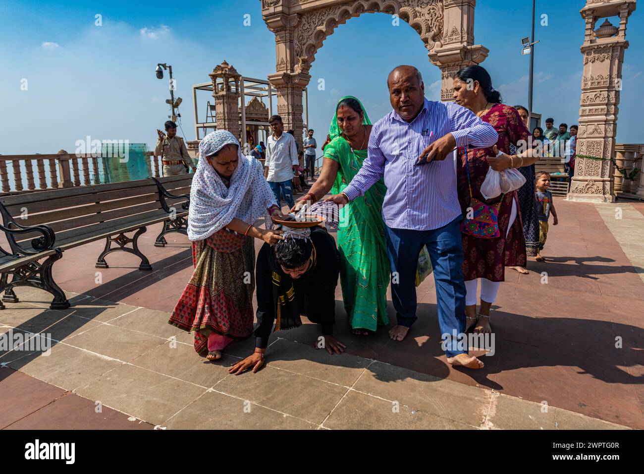 Pilgrim with burning coal, Kalika Shakti Peeth Pavagadh temple, Unesco ...