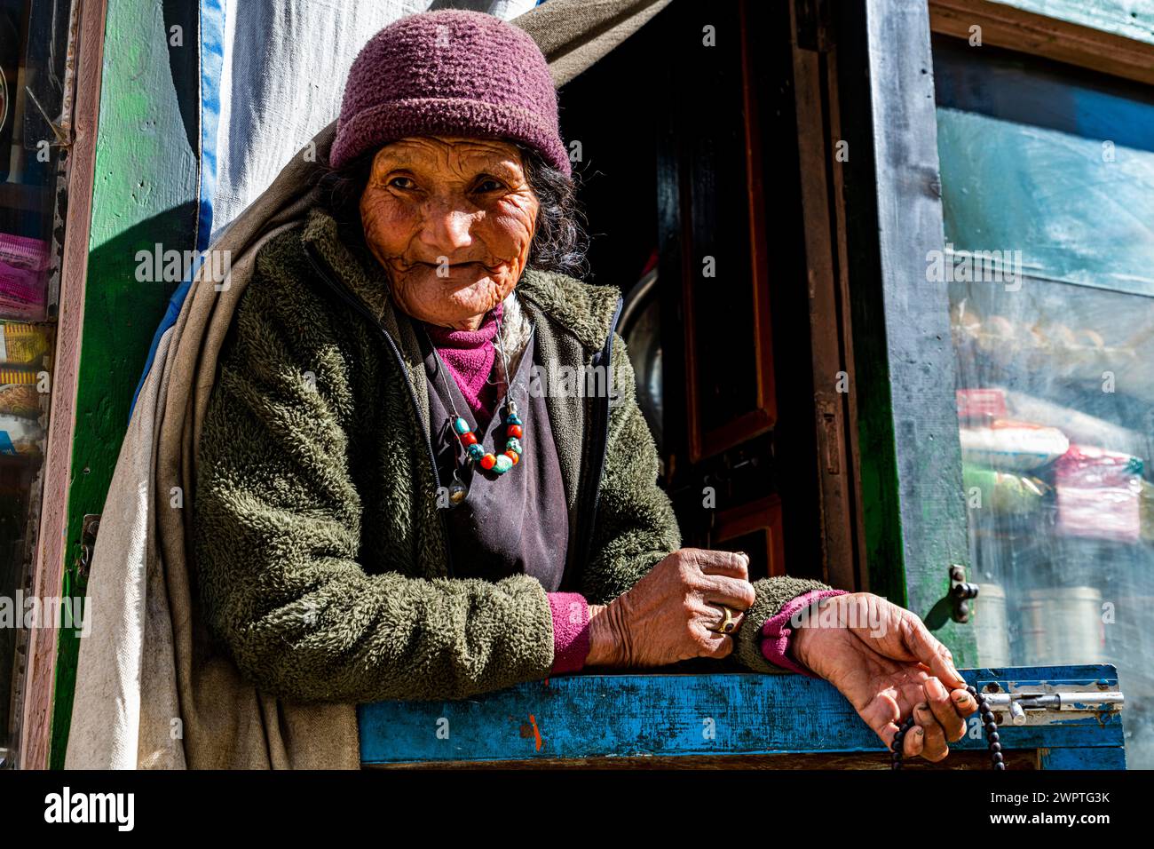 Old woman, Lo Manthang, Kingdom of Mustang, Nepal Stock Photo - Alamy