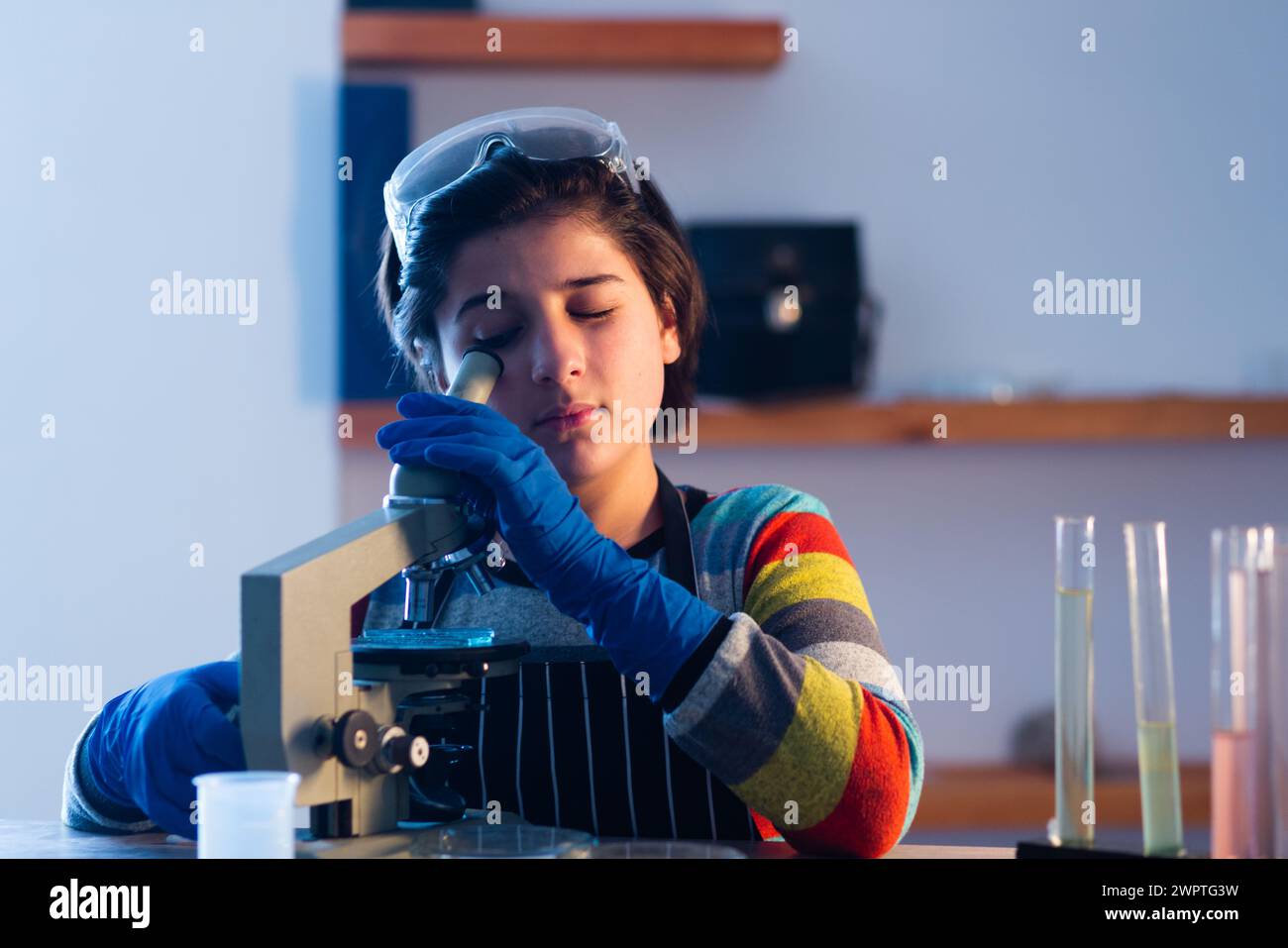 Rubber under microscope hi-res stock photography and images - Alamy