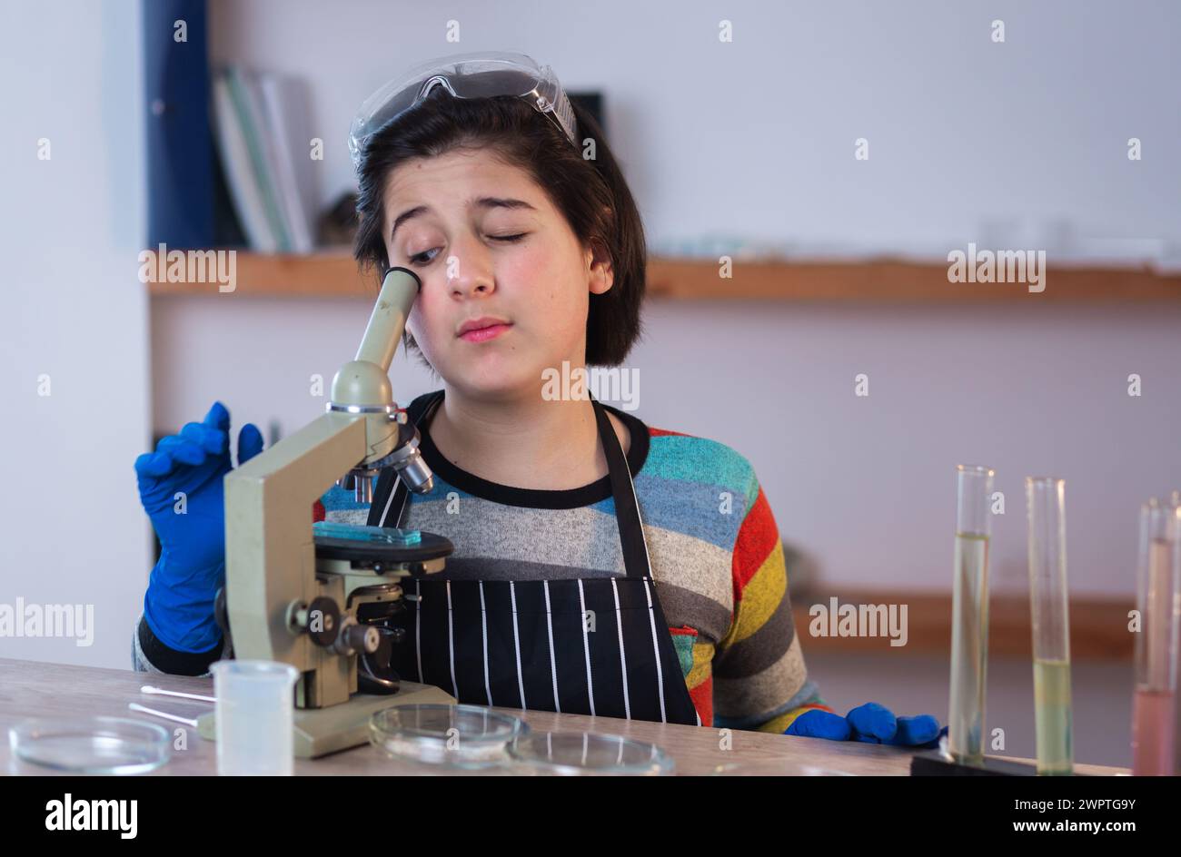 Rubber under microscope hi-res stock photography and images - Alamy