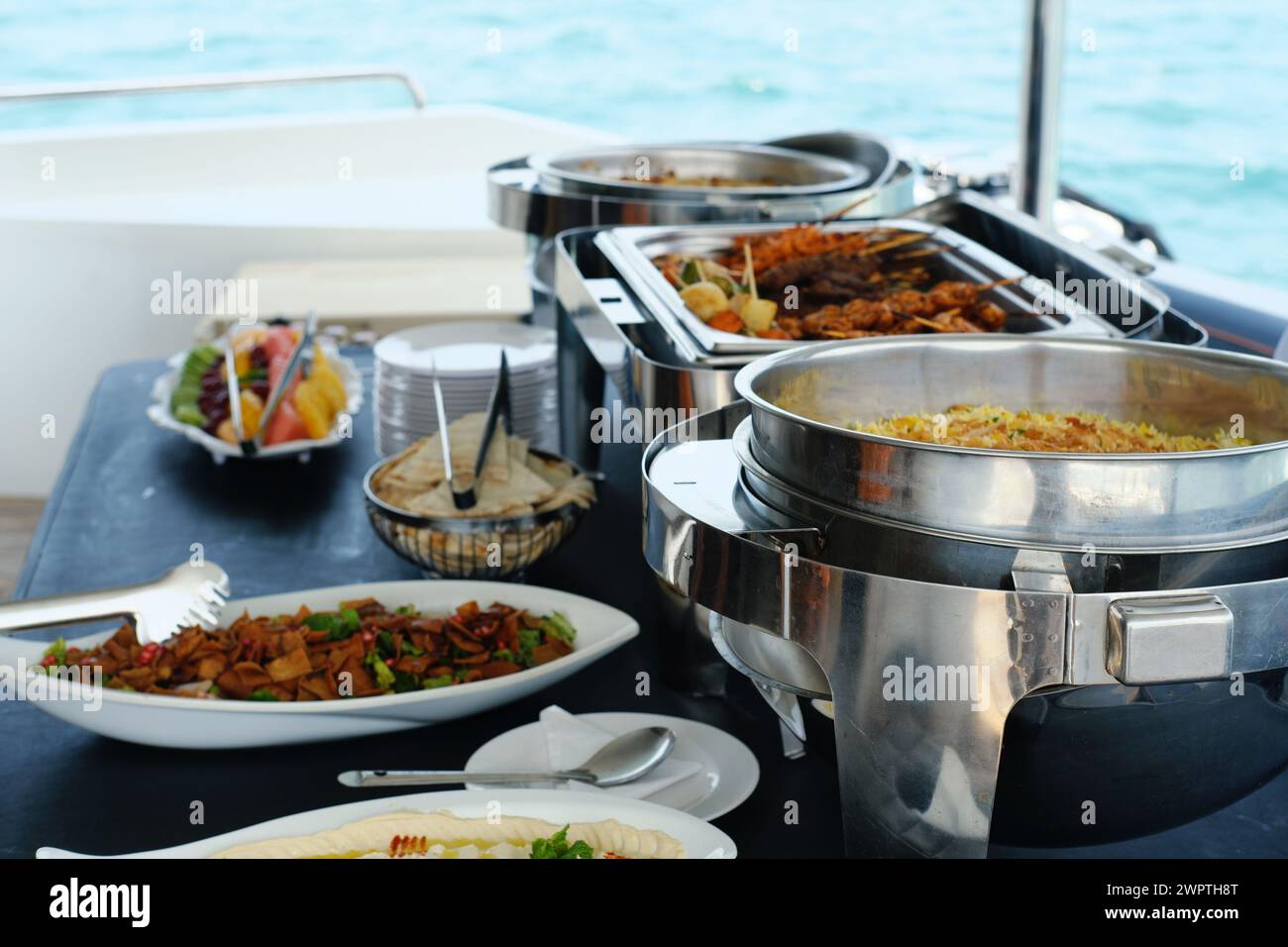 People buffet cruise hi-res stock photography and images - Alamy