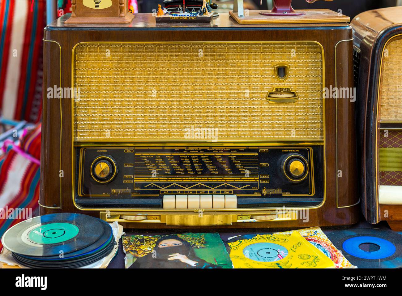 Old radio at a flea market, technology, old, historical, history ...