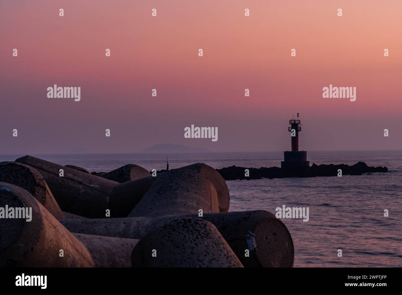 Dim light casts hi-res stock photography and images - Alamy