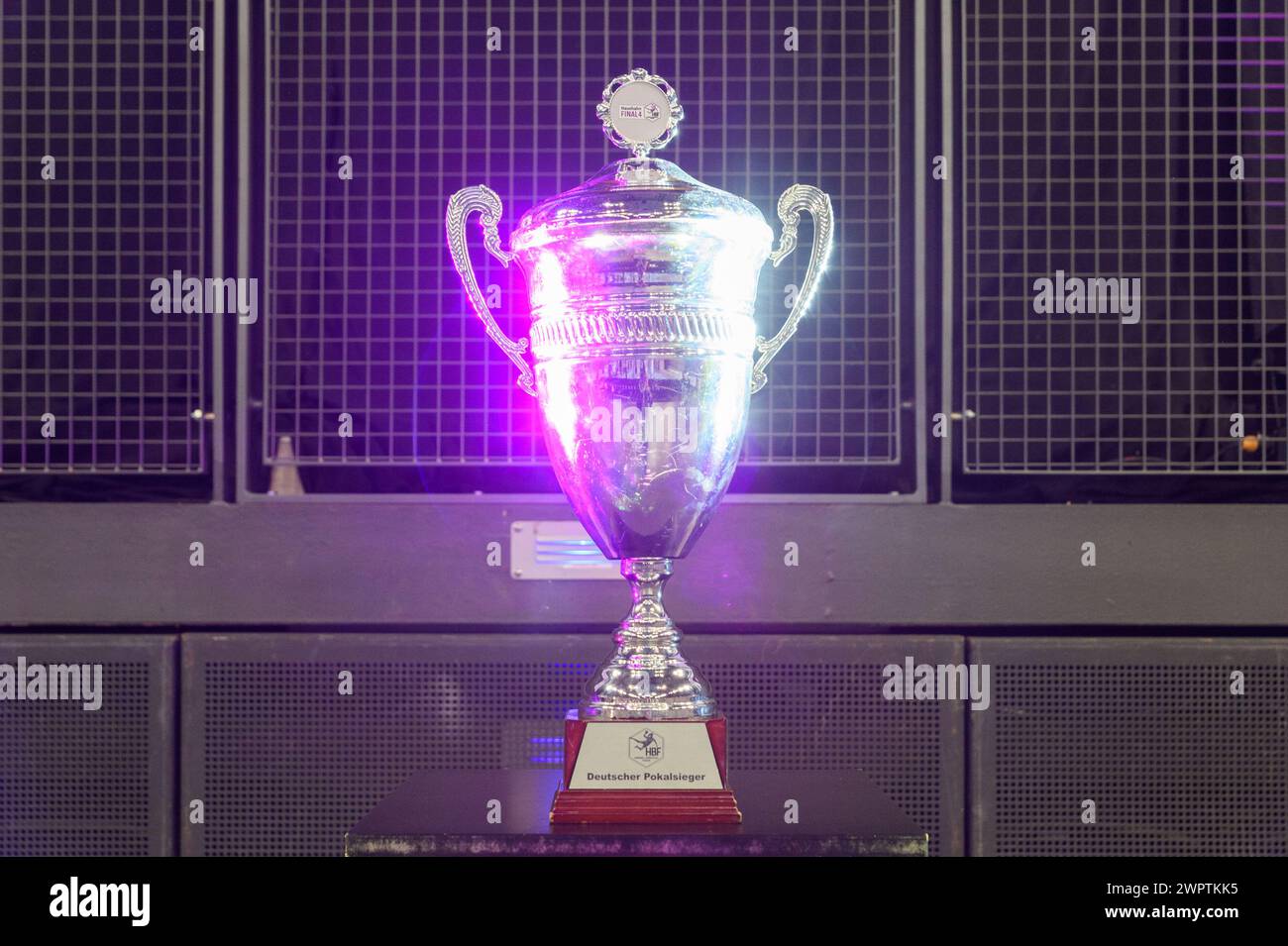 Cup final dhb hi-res stock photography and images - Alamy