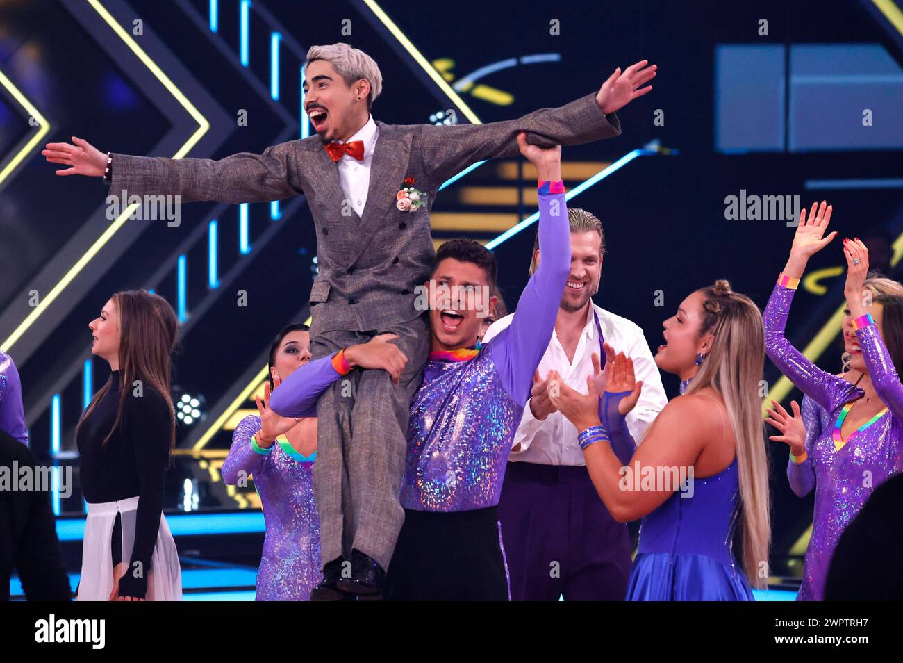 Tony Bauer in der zweiten Live-Show der 17. Staffel der RTL-Tanzshow ...