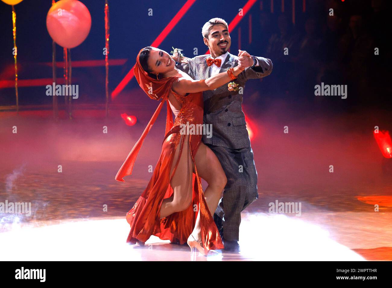 Tony Bauer mit Anastasia Stan in der zweiten Live-Show der 17. Staffel ...