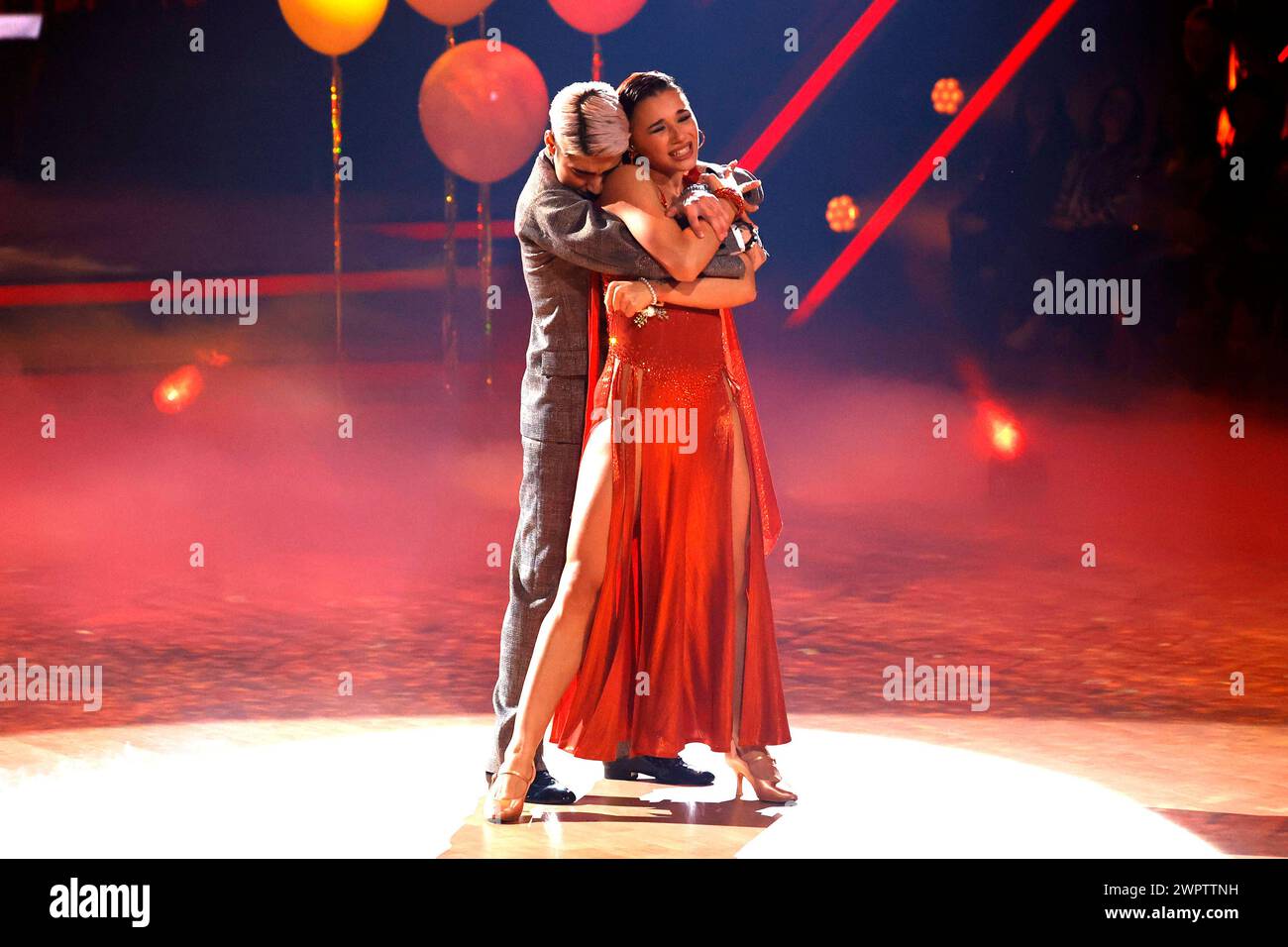 Tony Bauer mit Anastasia Stan in der zweiten Live-Show der 17. Staffel ...