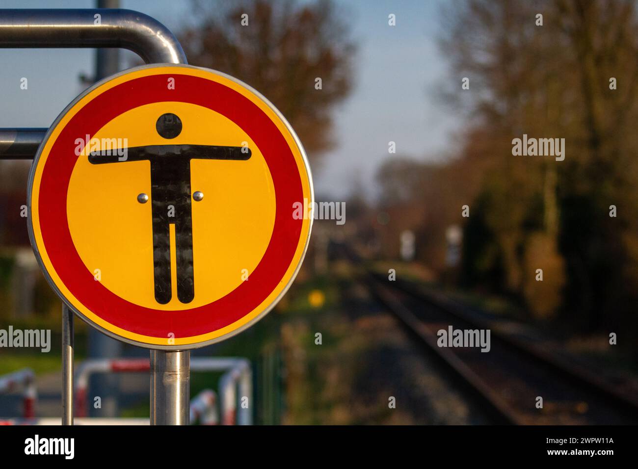 Symbol of the end of the platform Stock Photo - Alamy