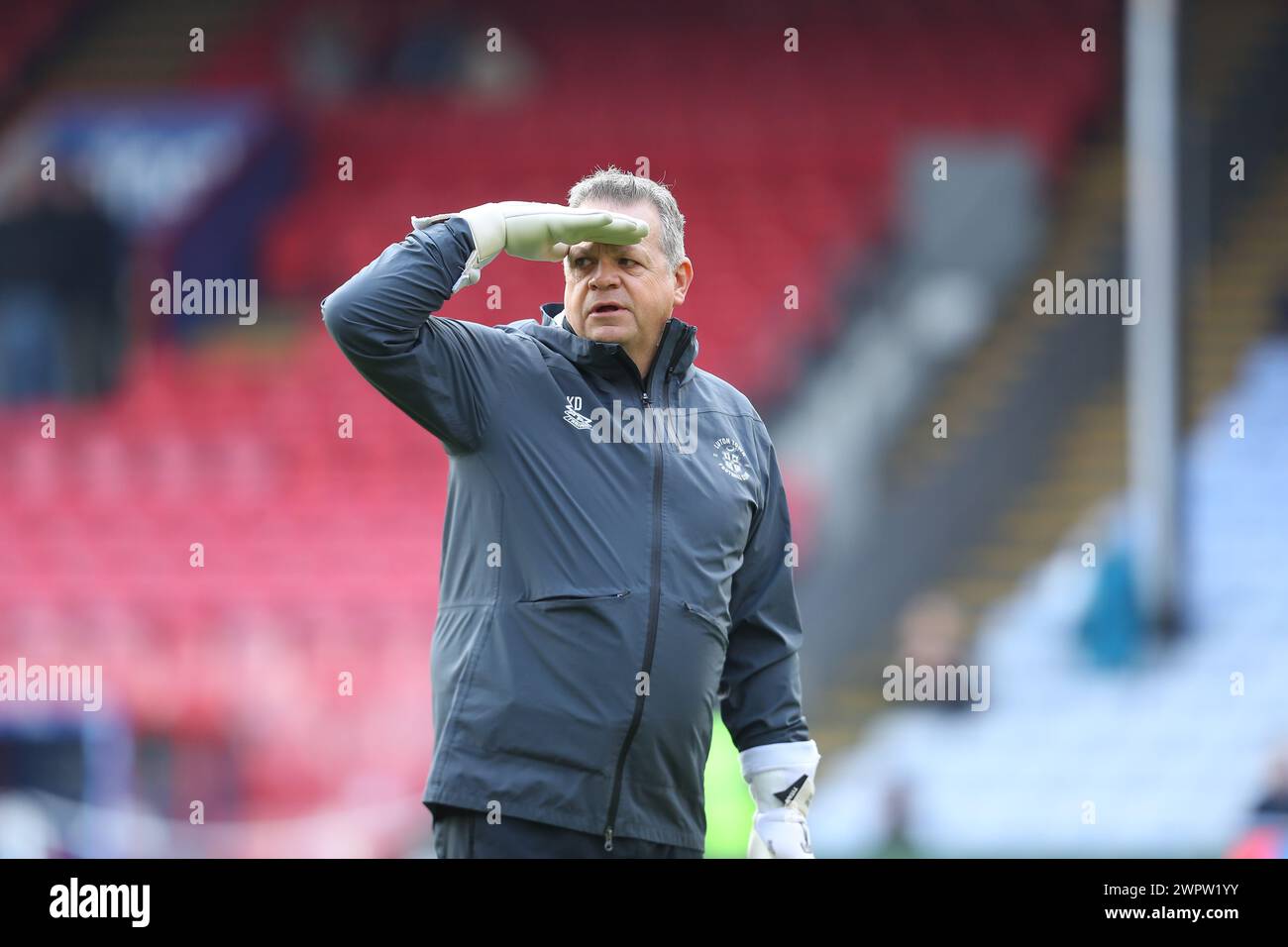 Goalkeeping coach kevin dearden hi-res stock photography and images - Alamy