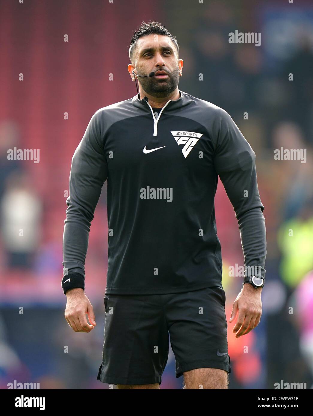 Sunny gill referee hi-res stock photography and images - Alamy