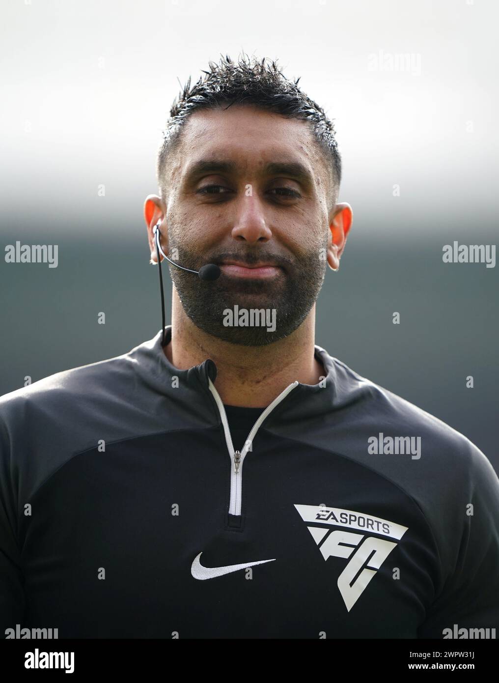 Sunny gill referee hi-res stock photography and images - Alamy