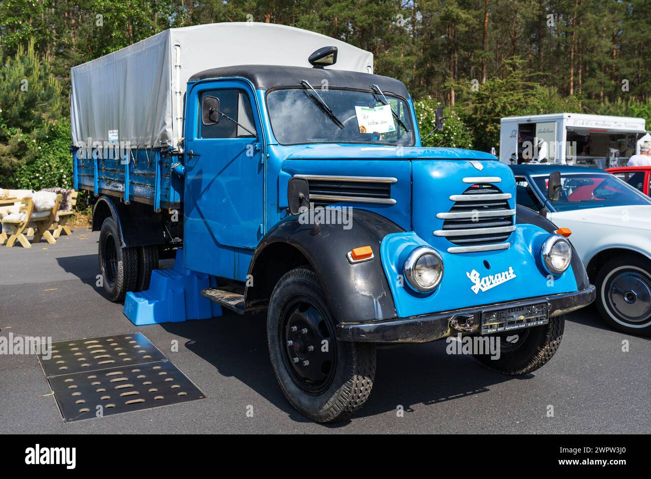 Garant truck hi-res stock photography and images - Alamy