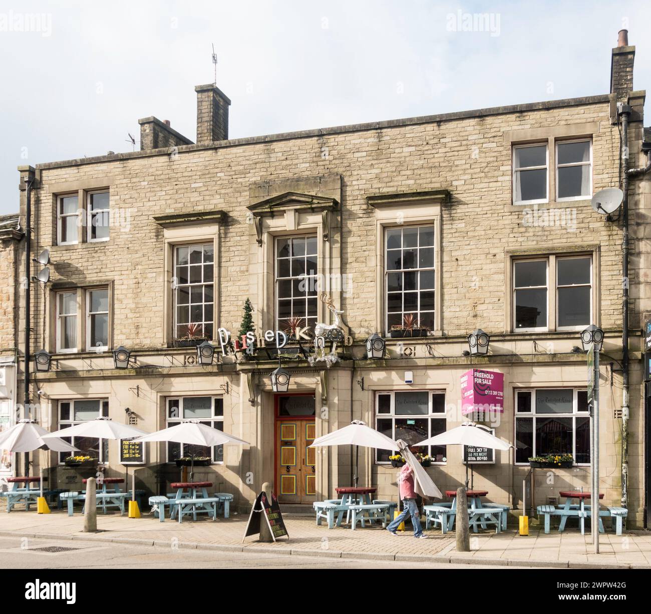 Pub building hi-res stock photography and images - Alamy