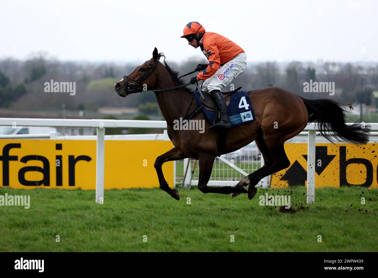 Honky Tonk Highway ridden by jockey Harry Skelton on their way to ...
