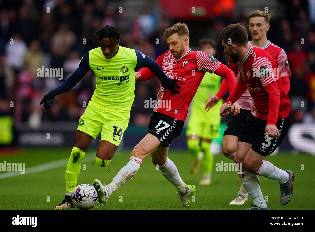 Sunderland's Romaine Mundle (left) and Southampton's Stuart Armstrong ...