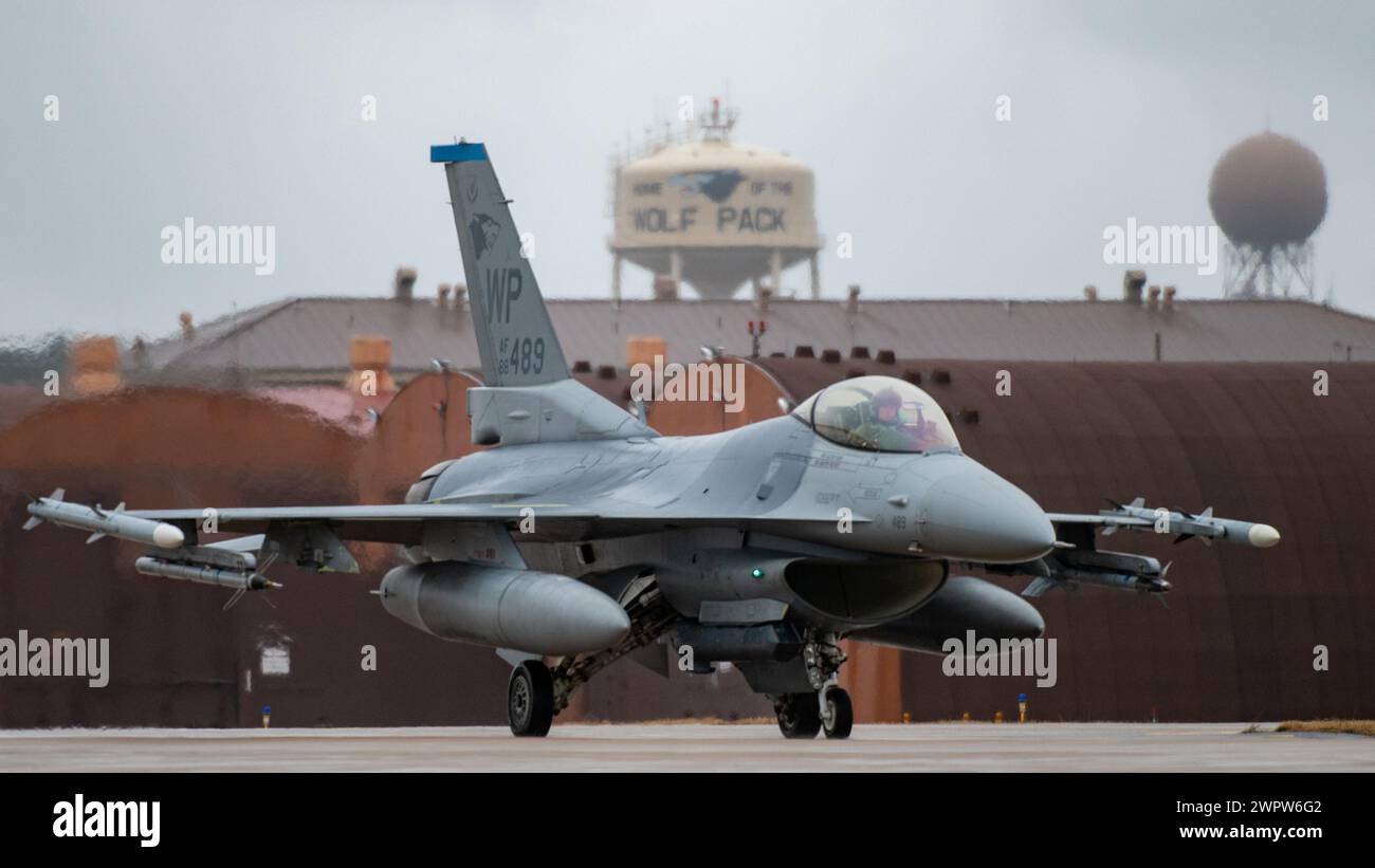A U.S. Air Force F-16 Fighting Falcon assigned to the 8th Fighter Wing ...