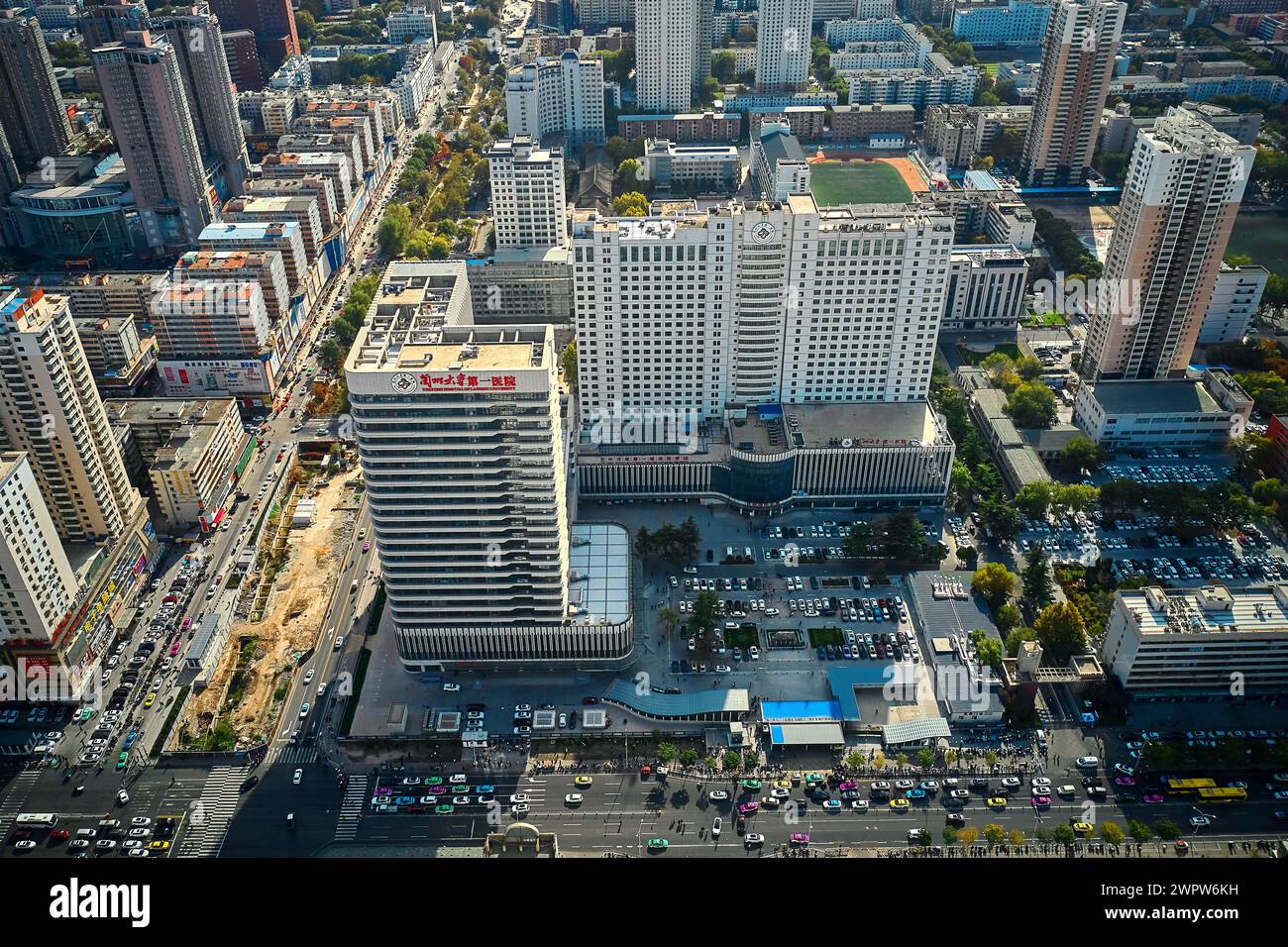 Modern office building upside hi-res stock photography and images - Alamy
