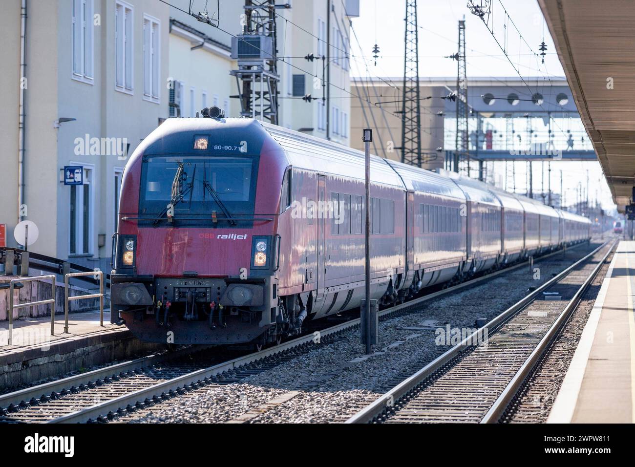 Wels, Österreich. 9. März 2024. Railjet Fernverkehrszug der ...