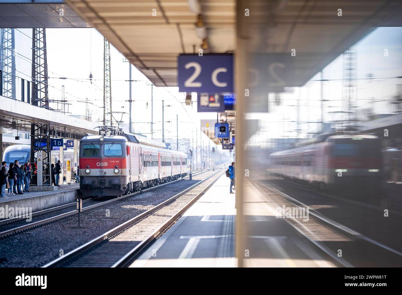 Wels, Österreich. 9. März 2024. ÖBB City-Shuttle Regional-Zug am Welser ...