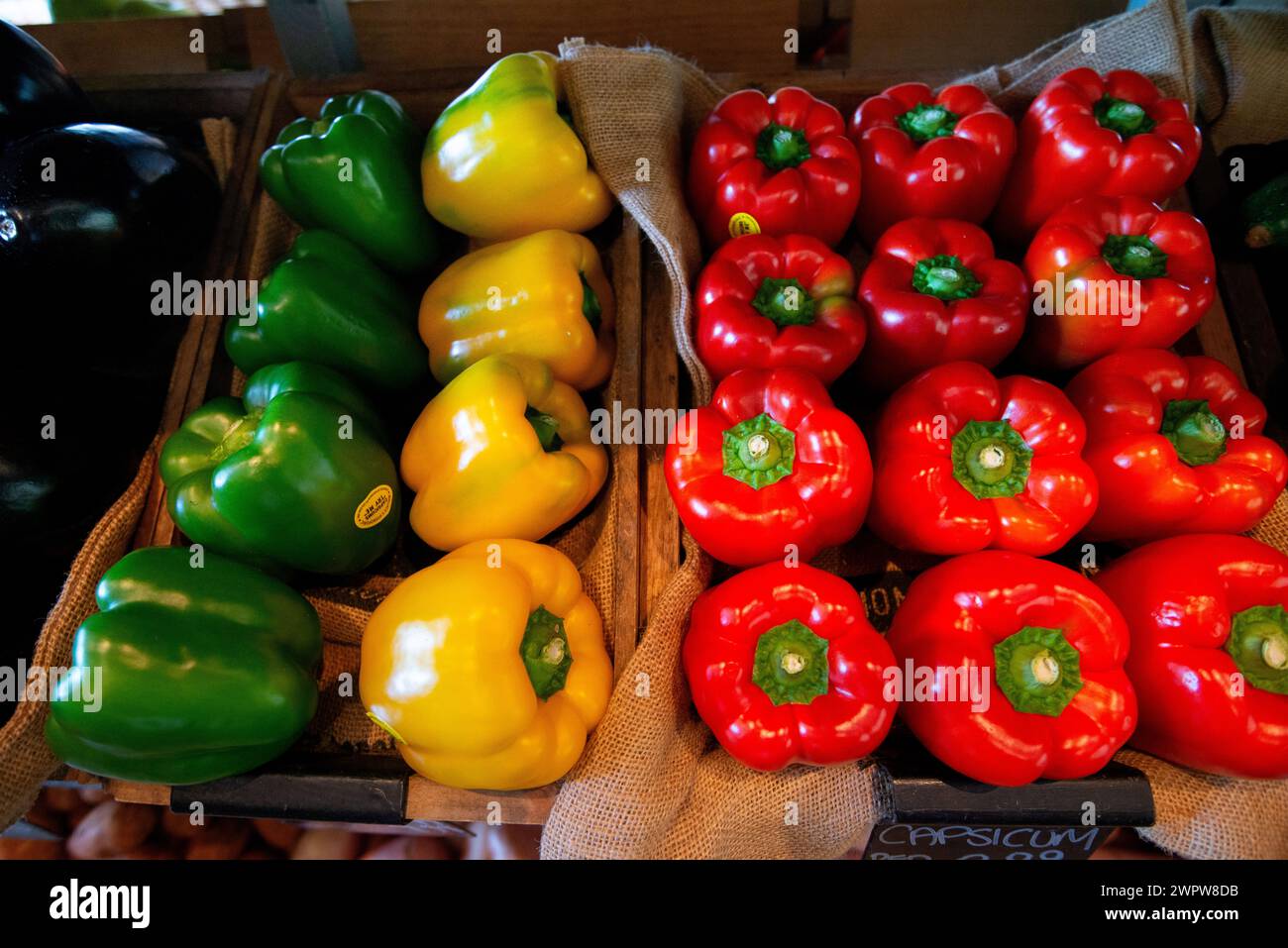 Green yellow bell peppers hi-res stock photography and images - Alamy