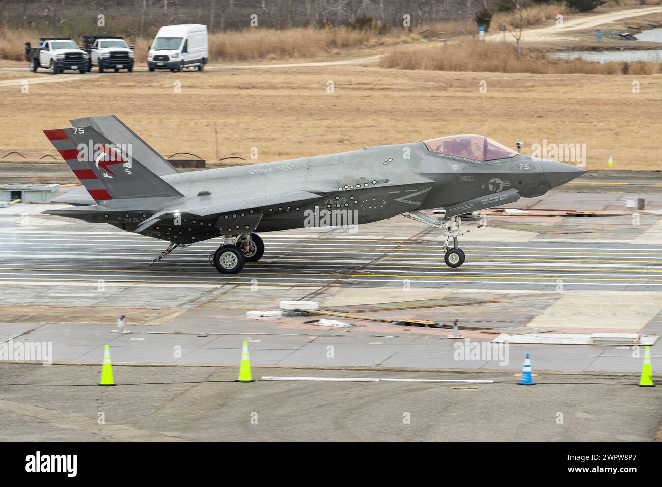 CF-5 Flt 627 piloted by CDR William Bowen, Fly-in arrestments, Advanced ...