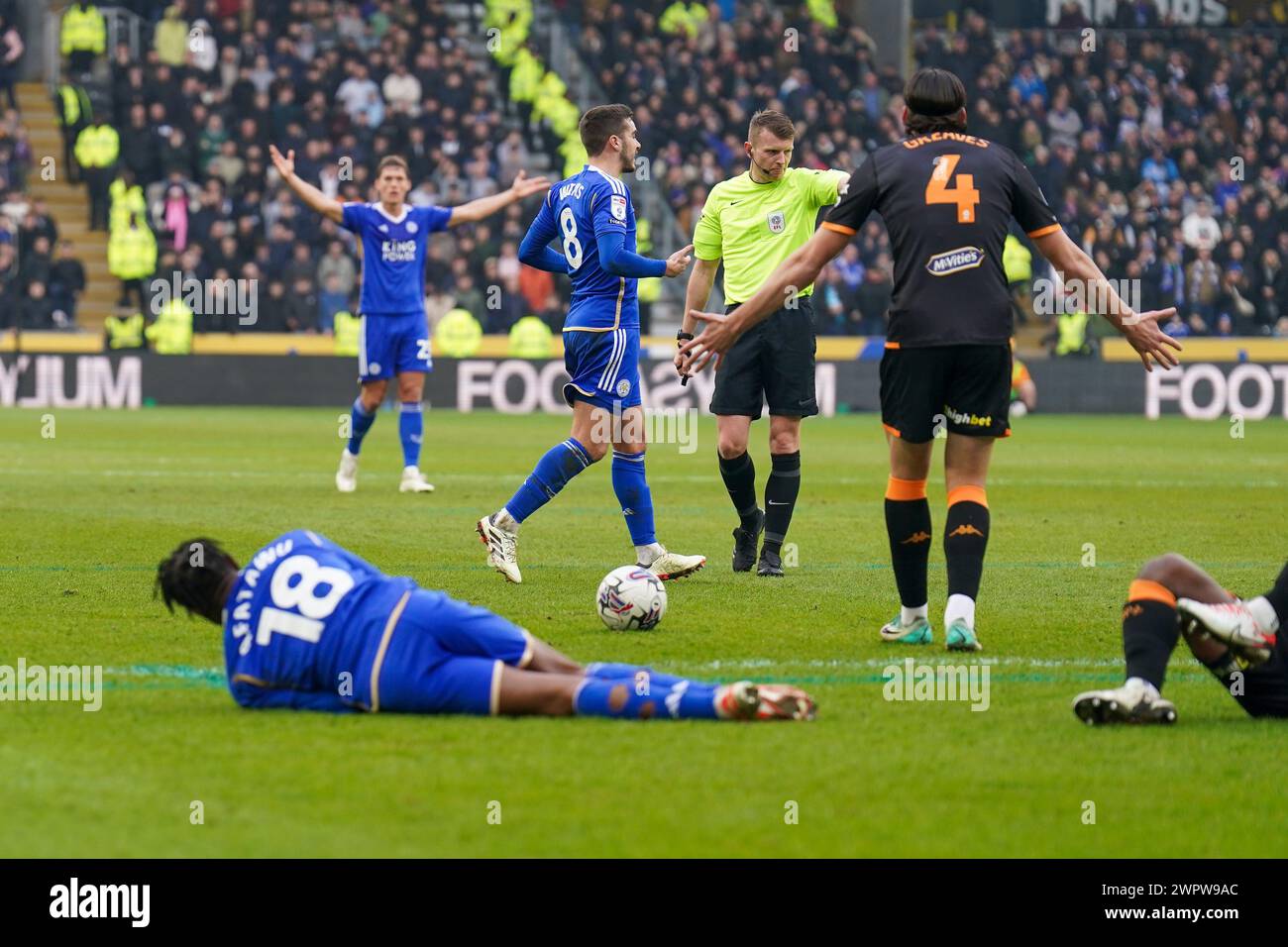 Hull, UK. 09th Mar, 2024. Referee Sam Barrott gives a penalty to ...